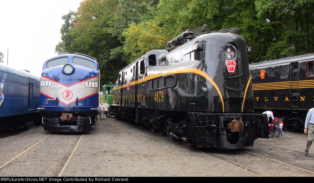 GG1 4879 and E8A 4253